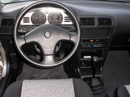 Carros y Clasicos - Prueba Nissan Sentra B13 2011